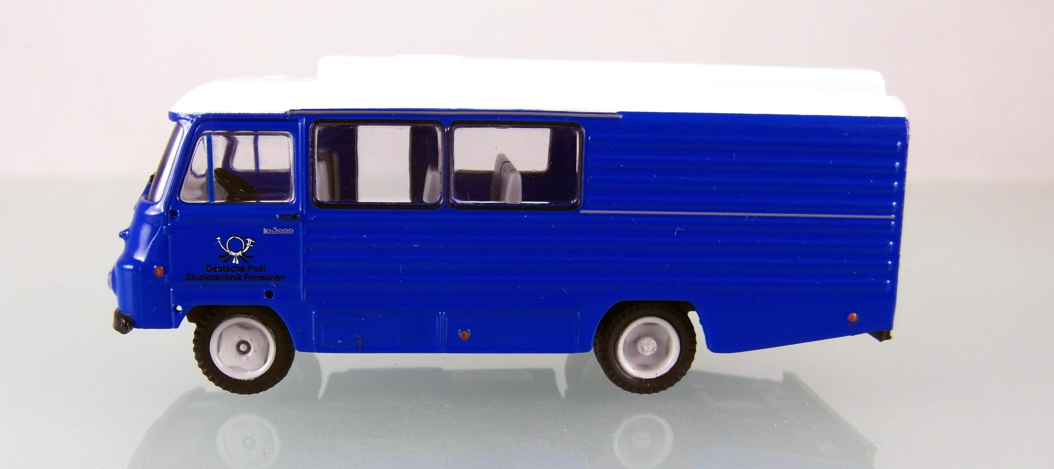 Robur LD 3000 FrM5/Mz8 "Deutsche Post-Studiotechnik Fernsehen" (Blaue Post) | Robur LD 3000 ...
